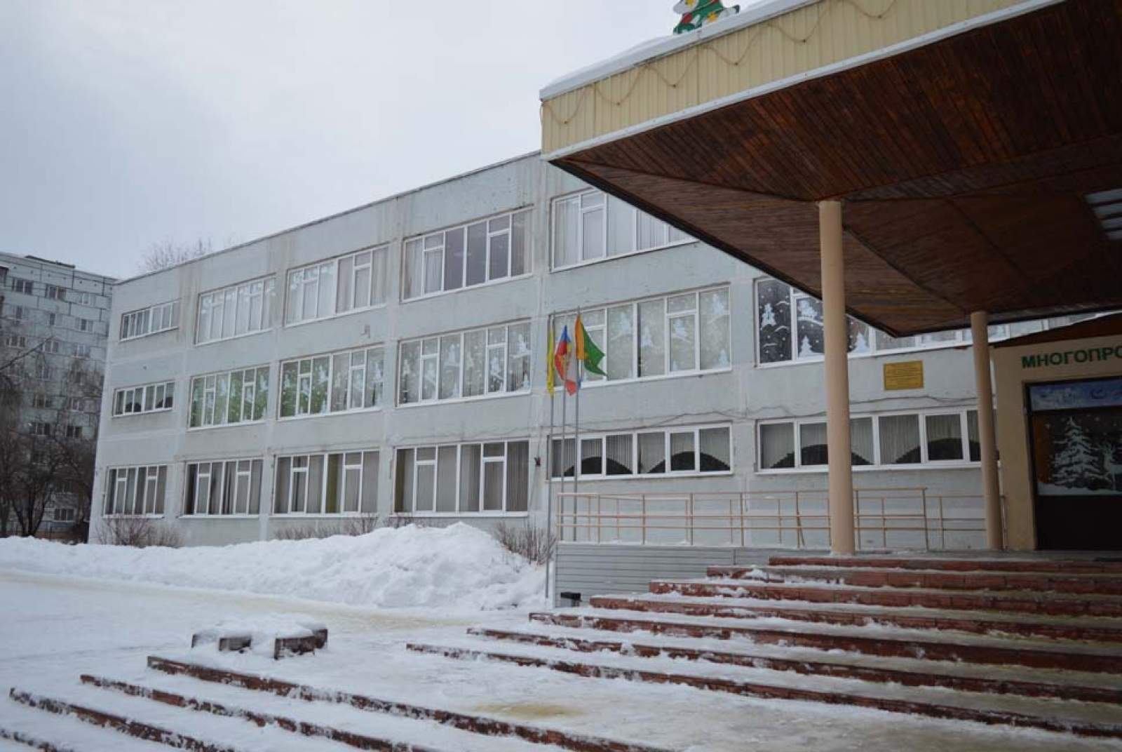 В гимназии № 13 вспомнили выпускников, погибших в зоне СВО